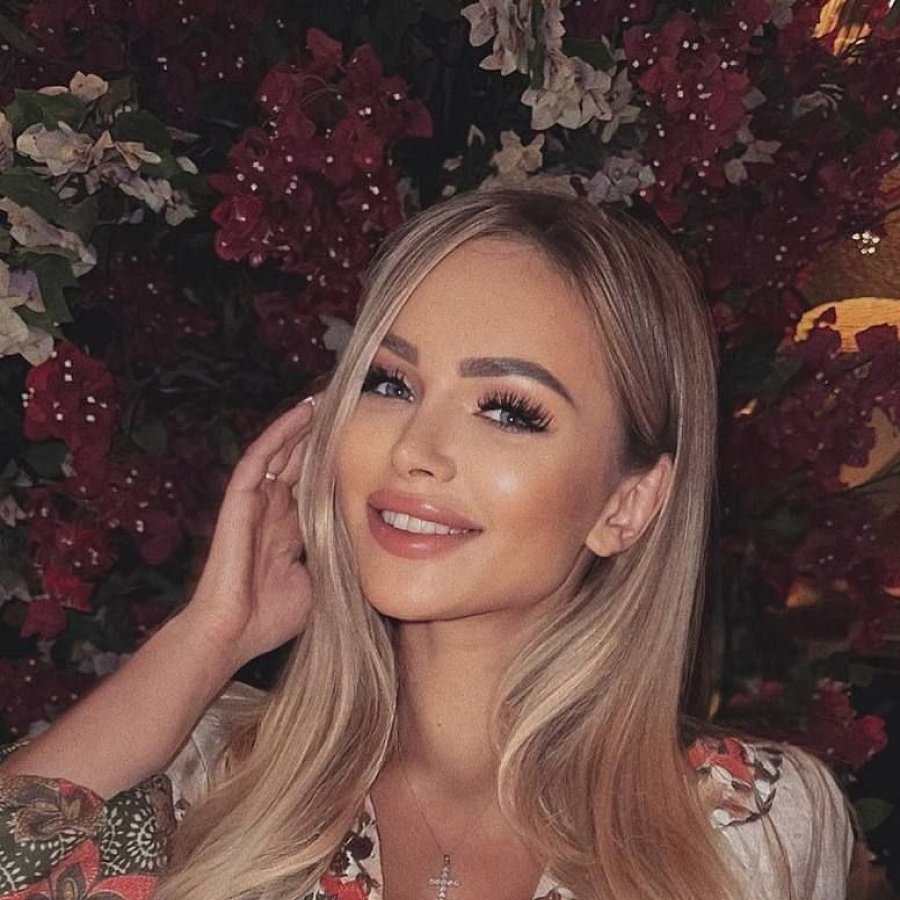 Blog: The sacred bond: unraveling the essence of female friendship by ...