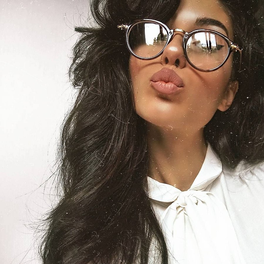 Blog: Is it hard to decide to move to another country? by CHEEKY😈VIXEN