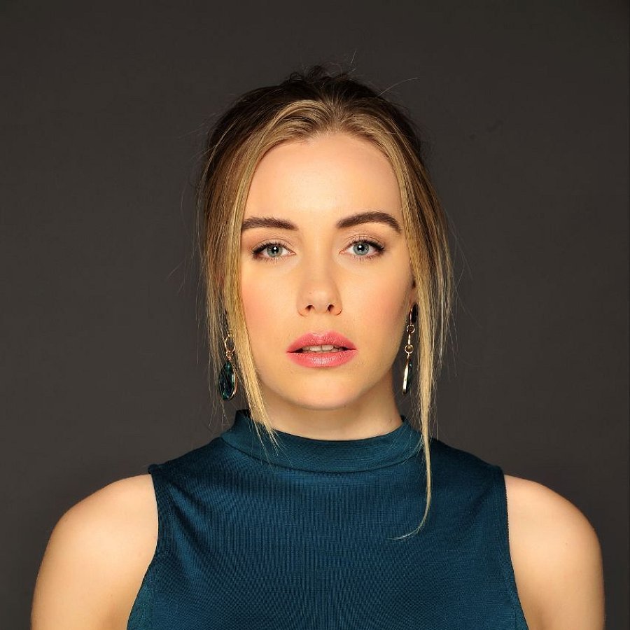 Blog: Love vs. career: a tale of balancing priorities by Stefaniia🐯