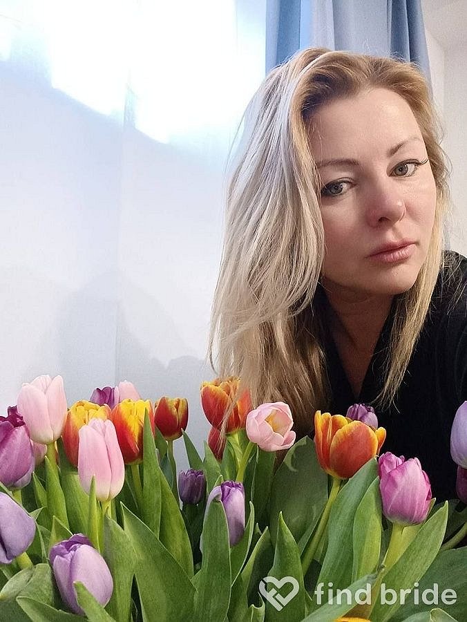 Blog: Miley Cyrus at the 2024 Grammys "every woman will soon really buy ...