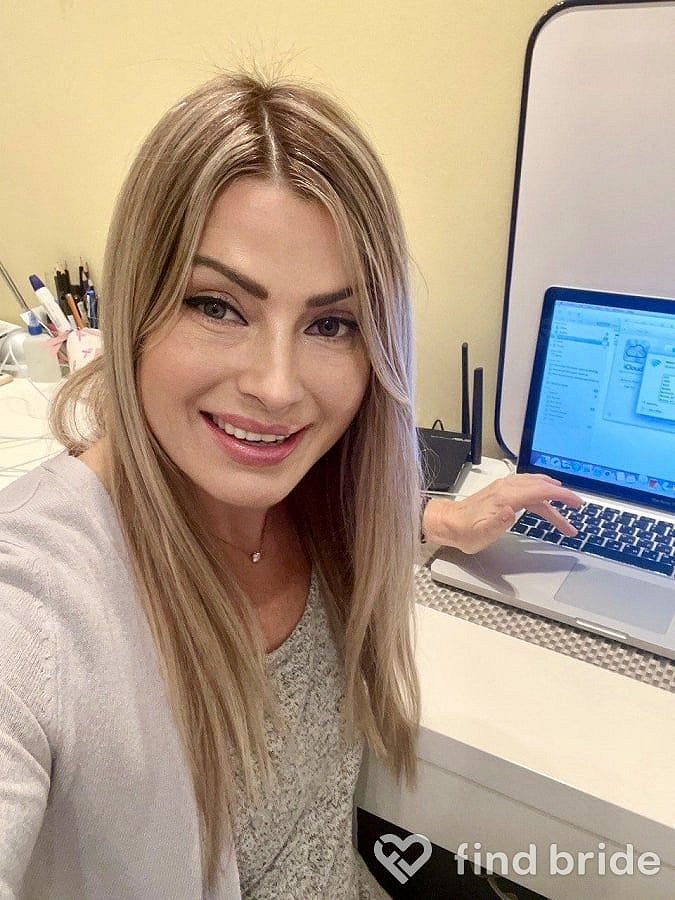 Blog: 10 reasons why women should work by LADY4💖